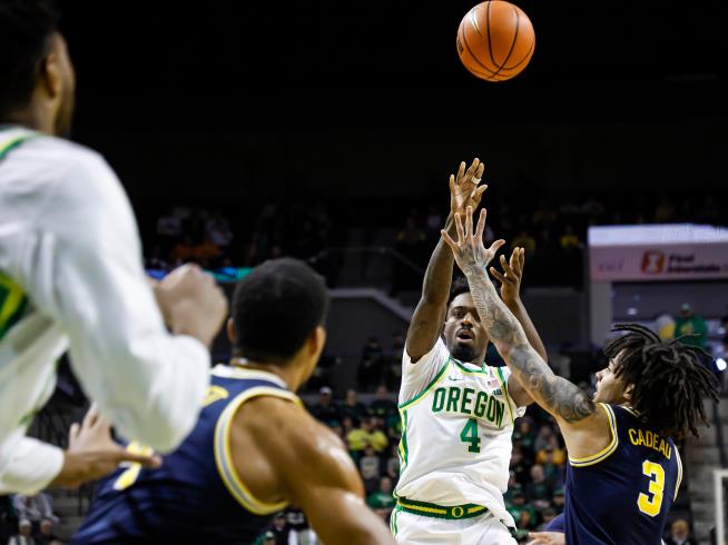 Elliot Cadeau scores 17 points to lead No. 4 Michigan over Oregon 81-71 ...