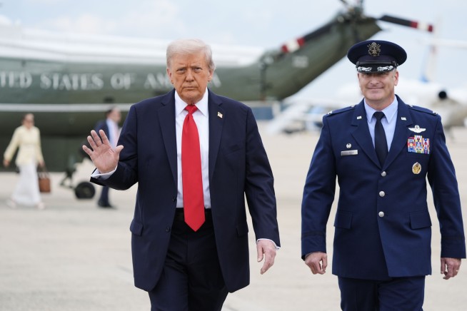 Trump attends the US Open as Rolex's guest despite Swiss tariffs. Mixed ...