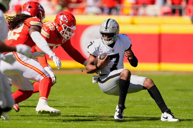 Patrick Mahomes leads Chiefs to 31-0 rout of Raiders as Rashee Rice returns with 2 TDs | Newser