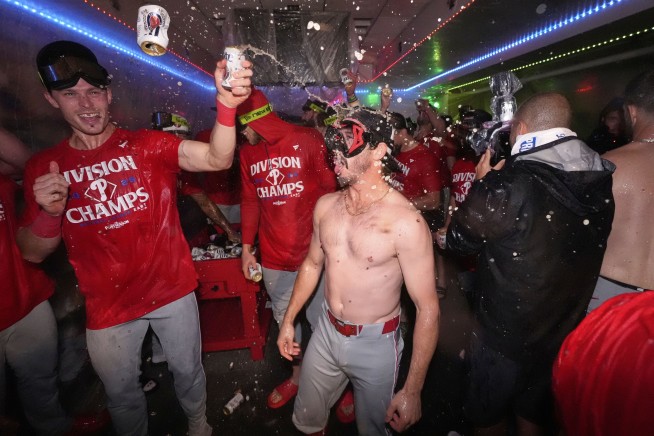 Phillies clinch 2nd straight NL East title with 6-5 win over Dodgers in 10 innings | Newser