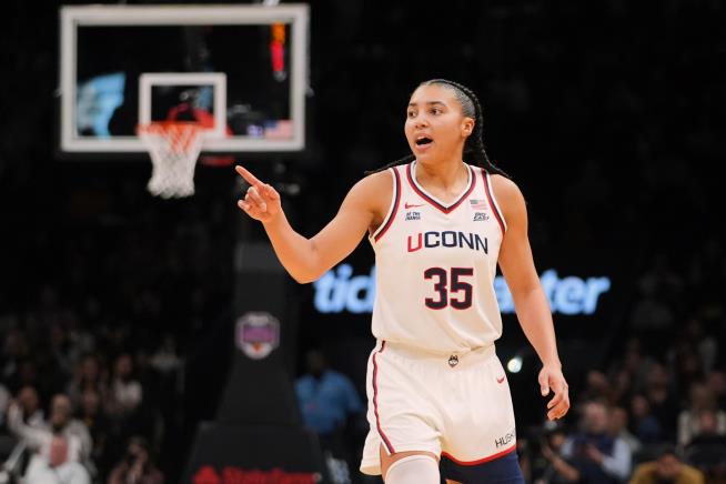 UConn stays No. 1 in women's AP Top 25 poll after rout, Texas, South ...