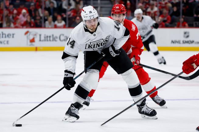 Detroit's Patrick Kane ties Modano for American-born NHL points mark in ...