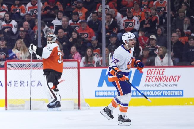 Sorokin's 6th shutout and Pageau's 2 goals power Islanders to 4-0 win ...