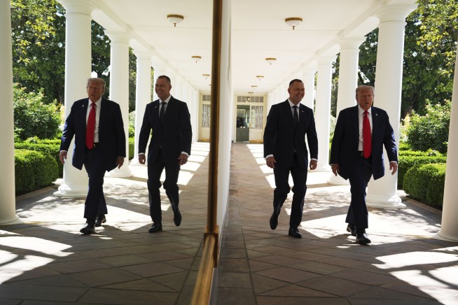 Trump assures Polish leader of a continued robust US military presence ...