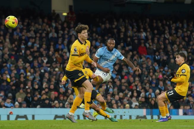 Man City wins after dropping Haaland and Tottenham salvages draw with ...