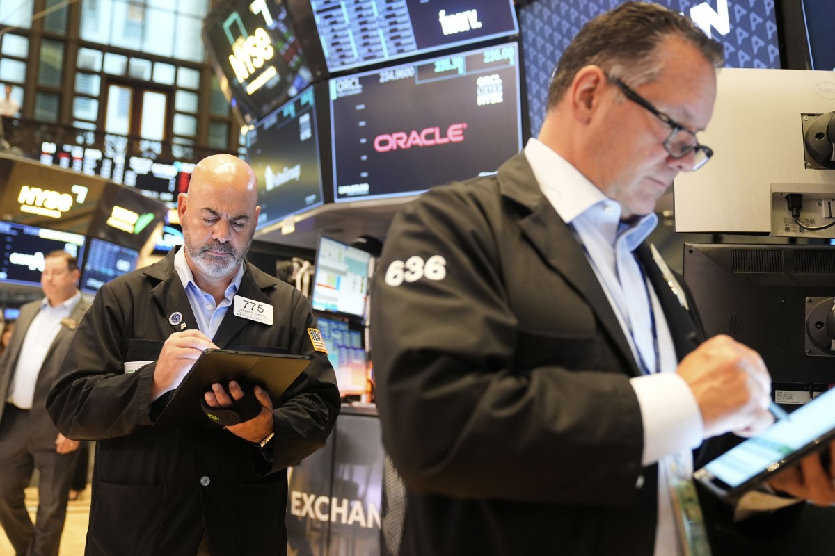 Stocks Hit New Records After Positive Reports on Economy