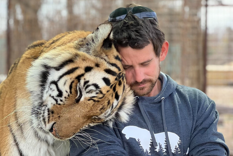Oklahoma Tiger Handler Fatally Mauled During Show
