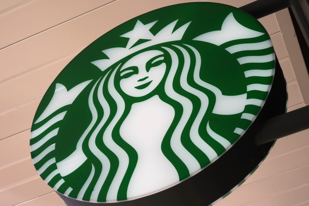 Starbucks Lifts CEO's Jet-Use Cap Citing Safety Concerns